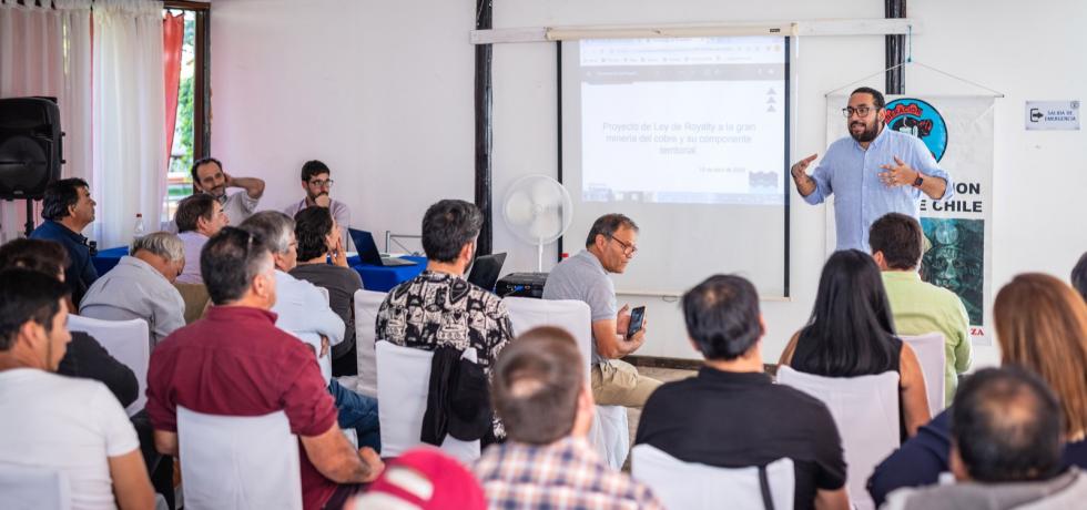 Subsecretario Cataldo expone sobre el proyecto de ley de royalty a la ... Subsecretario Cataldo expone sobre el proyecto de ley de royalty a la ...